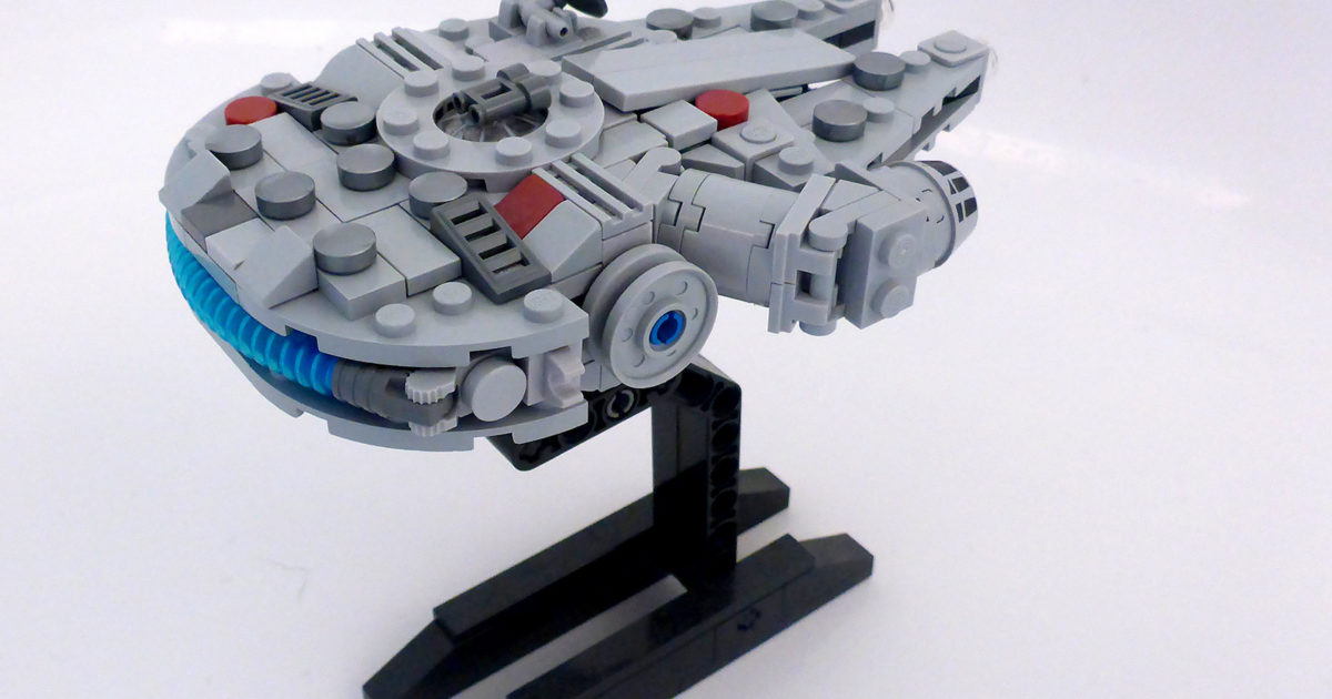 Micro-Scale Millennium Falcon | Master Builders